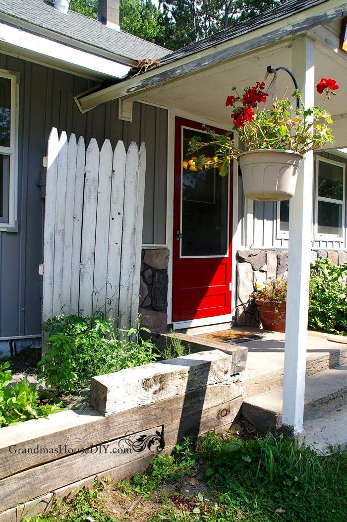 DIY Private Fence Room Divider | DIYIdeaCenter.com