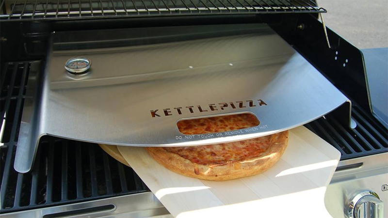 KettlePizza Gas Pro Deluxe Pizza Grill Set Review | RecipeLion.com