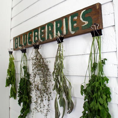 DIY Herb Drying Rack | DIYIdeaCenter.com