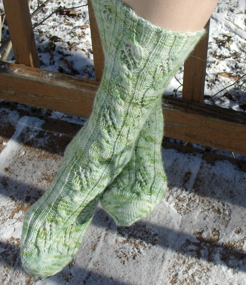 Spring in Your Step Socks | AllFreeKnitting.com