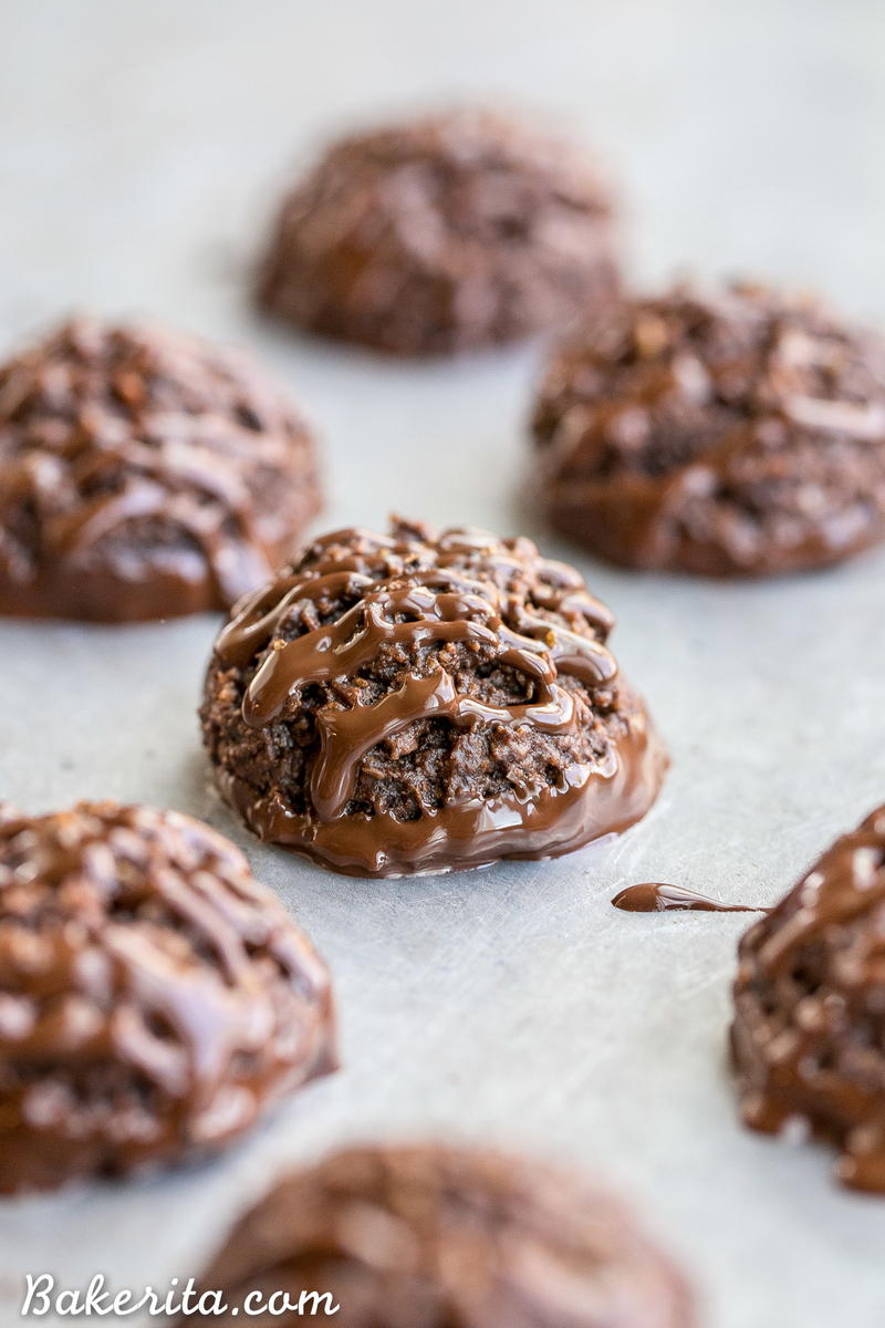 Dark Chocolate Macadamia Nut Magic Bars | RecipeLion.com