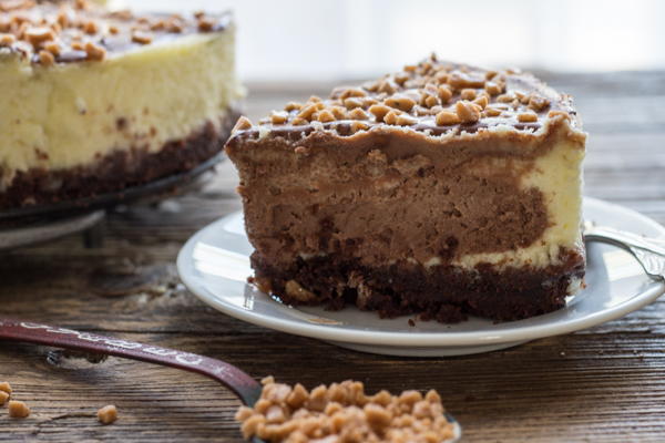 Skor Toffee Bits Vanilla Chocolate Cheesecake | TheBestDessertRecipes.com