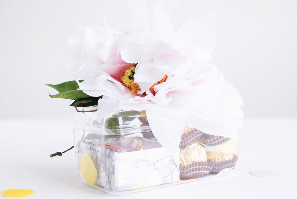 DIY Paper Flower Gift Decoration DIYIdeaCenter diy-paper-flower-gift-decoration-diyideacenter