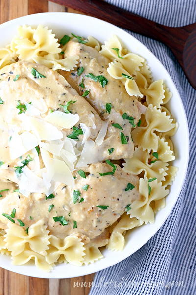 Cheesy Slow Cooker Garlic Chicken | FaveSouthernRecipes.com