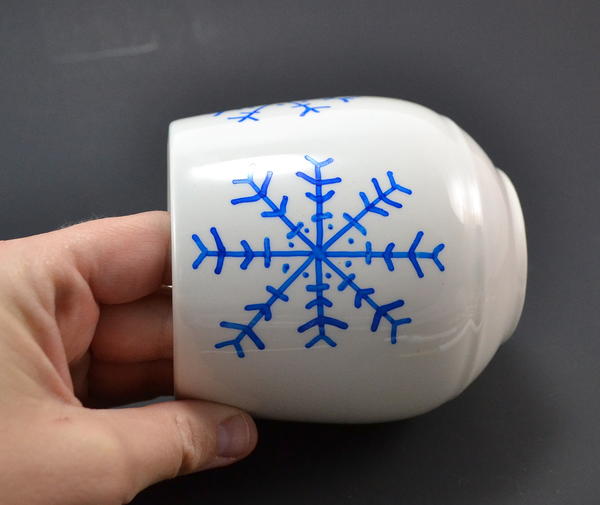 Super Simple Snowflake DIY Mugs | AllFreeHolidayCrafts.com