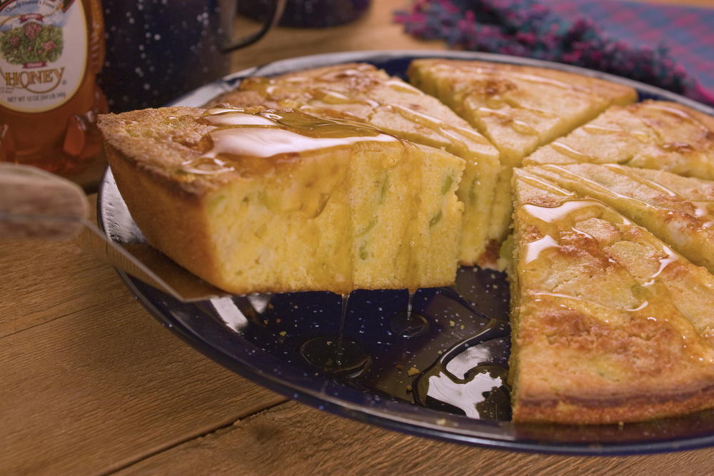 Sweet 'n' Spicy Corn Bread | MrFood.com