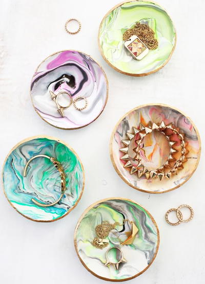 Stunning Marbled DIY Ring Dish | DIYIdeaCenter.com