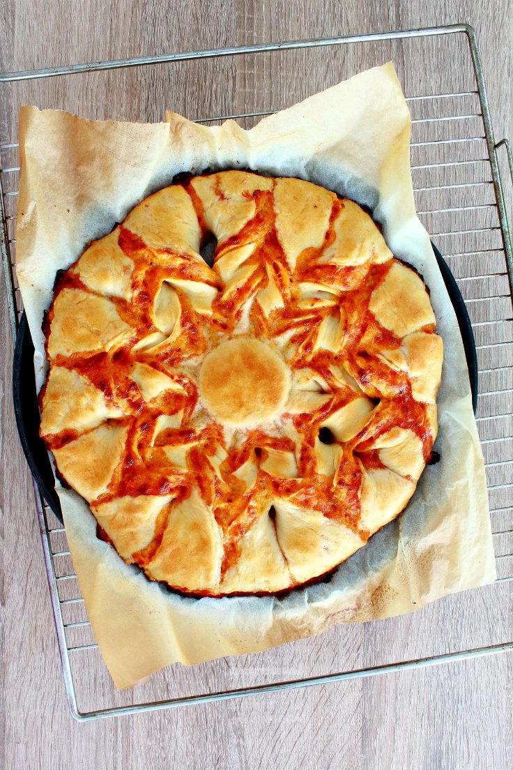 Pre-made Pepperoni Pizza Roll-Up | RecipeLion.com