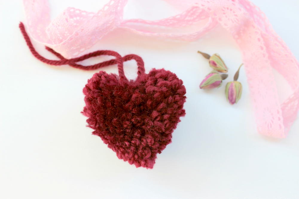 Heart Pom Pom | FaveCrafts.com