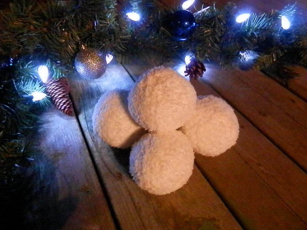 Winter Snowballs | AllFreeKnitting.com