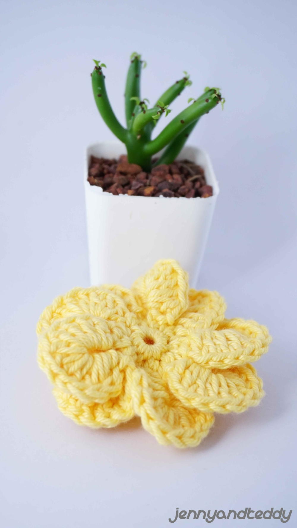 Easy Pinwheel Flower | FaveCrafts.com