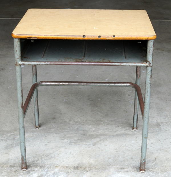 Vintage School Desk Make-Over | FaveCrafts.com