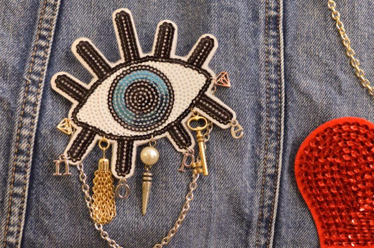 DIY Trendy Sequin Patch Brooch | DIYIdeaCenter.com