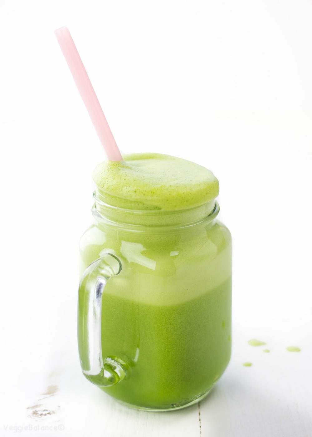 2 Ingredient Green Smoothie | FaveHealthyRecipes.com