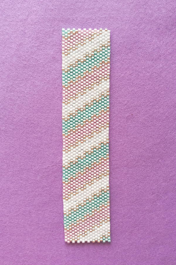 Pastel Waves Peyote Stitch Pattern | AllFreeJewelryMaking.com