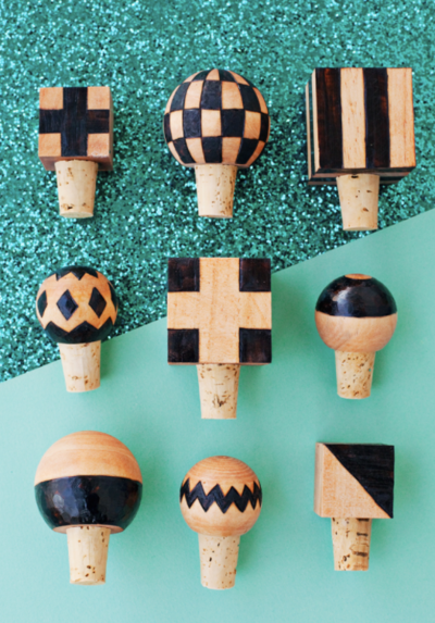Wooden DIY Bottle Stoppers | DIYIdeaCenter.com