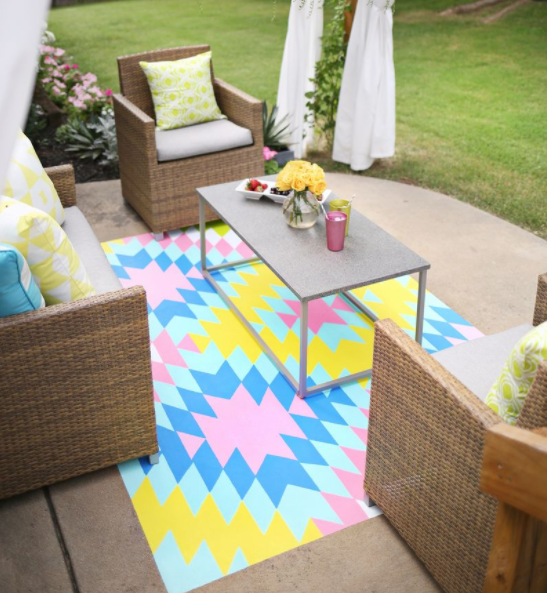 Painted Outdoor DIY Rug | DIYIdeaCenter.com