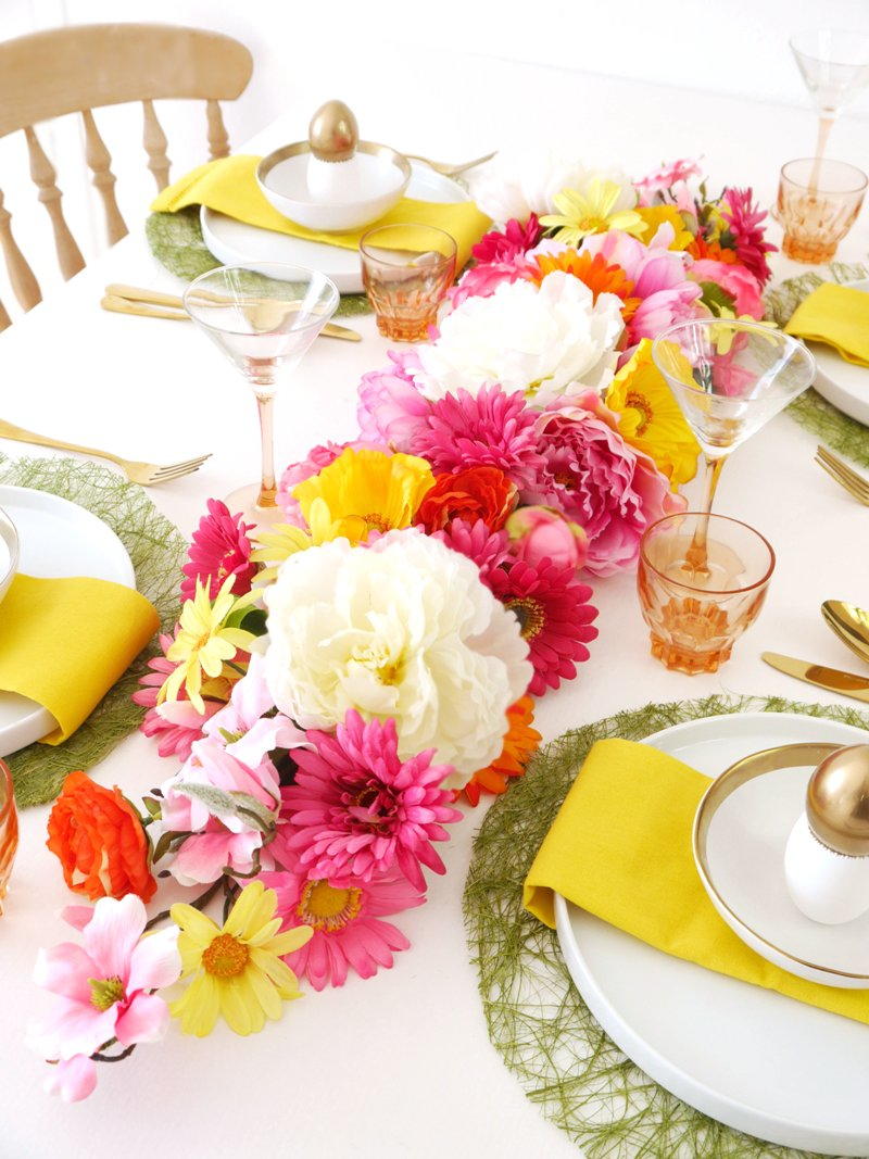 Bright and Flowery Table Runner | AllFreeDIYWeddings.com