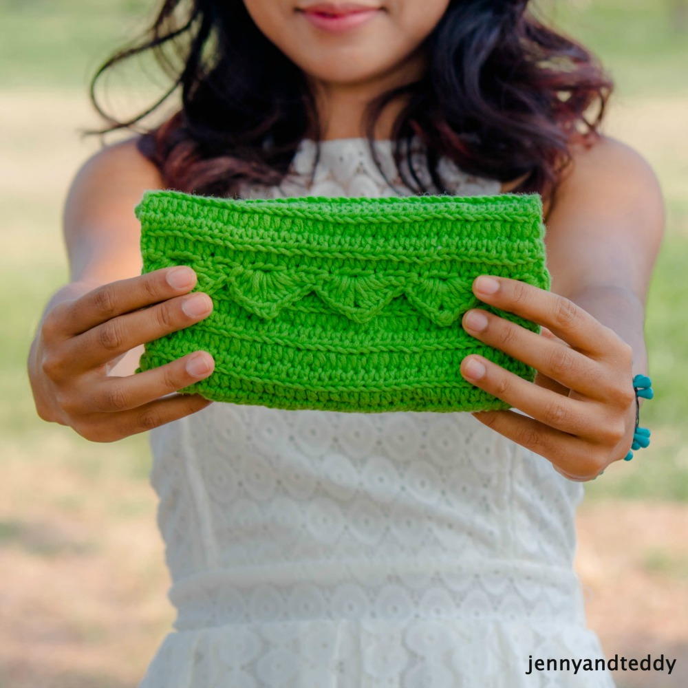 Easy Clutch | FaveCrafts.com