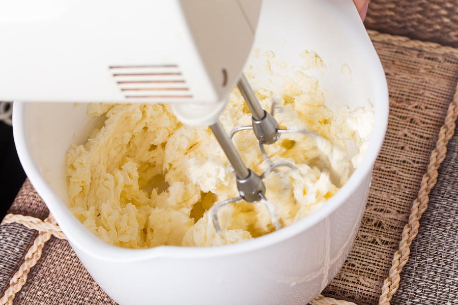 Cake Mix Hacks: How to Improve Boxed Cake Mix | RecipeLion.com