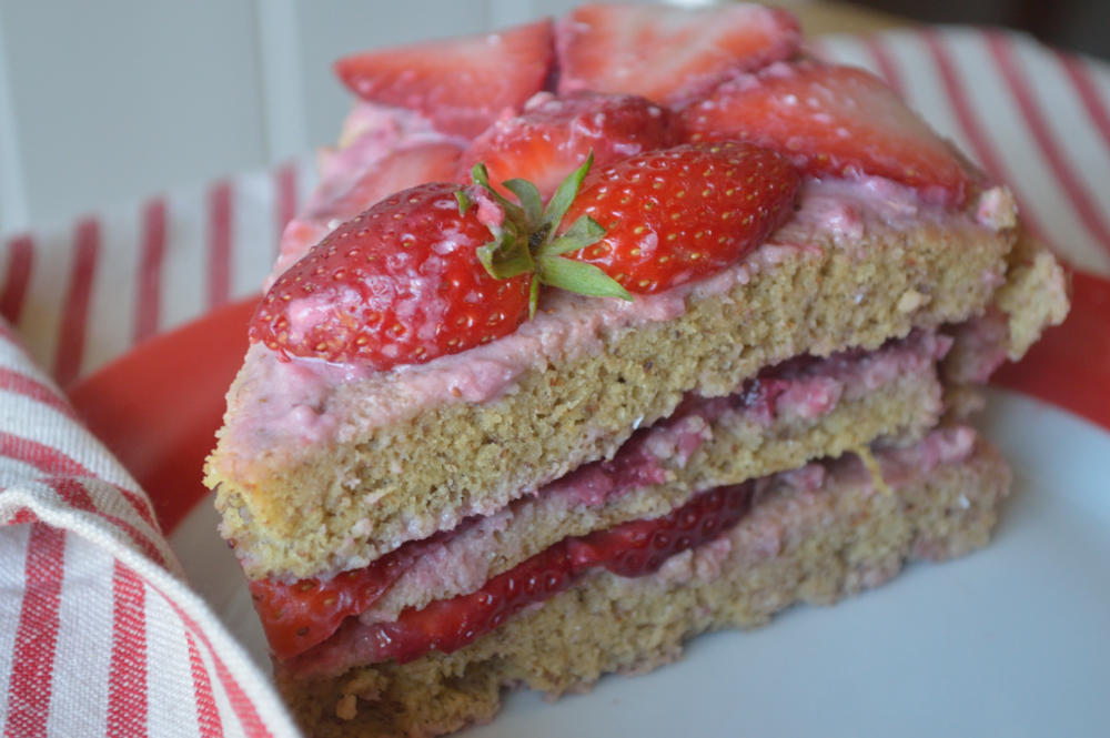 Healthy Strawberry Icy Naked Cake | RecipeLion.com