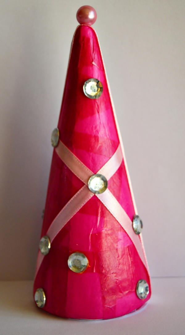 Hot Pink Tabletop Trees Centerpiece | AllFreeChristmasCrafts.com