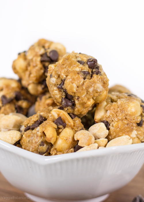 No Bake Peanut Butter Chocolate Energy Bites | FaveHealthyRecipes.com