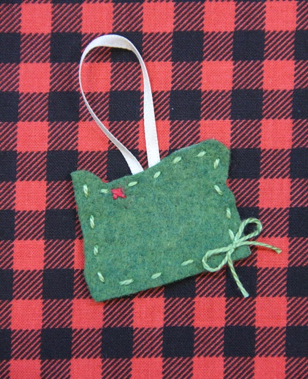 Oregon (or your favorite state) Felt Ornament | AllFreeChristmasCrafts.com