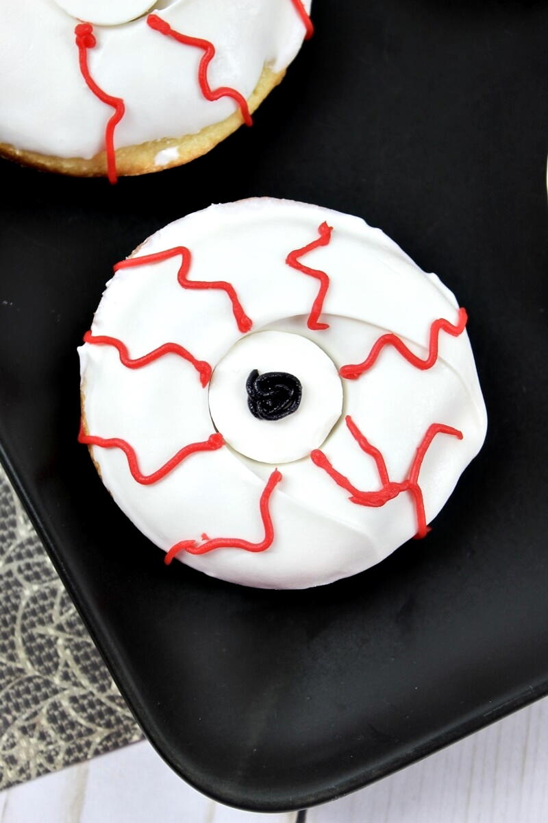 Bloodshot Monster Eyeball Doughnuts | RecipeLion.com