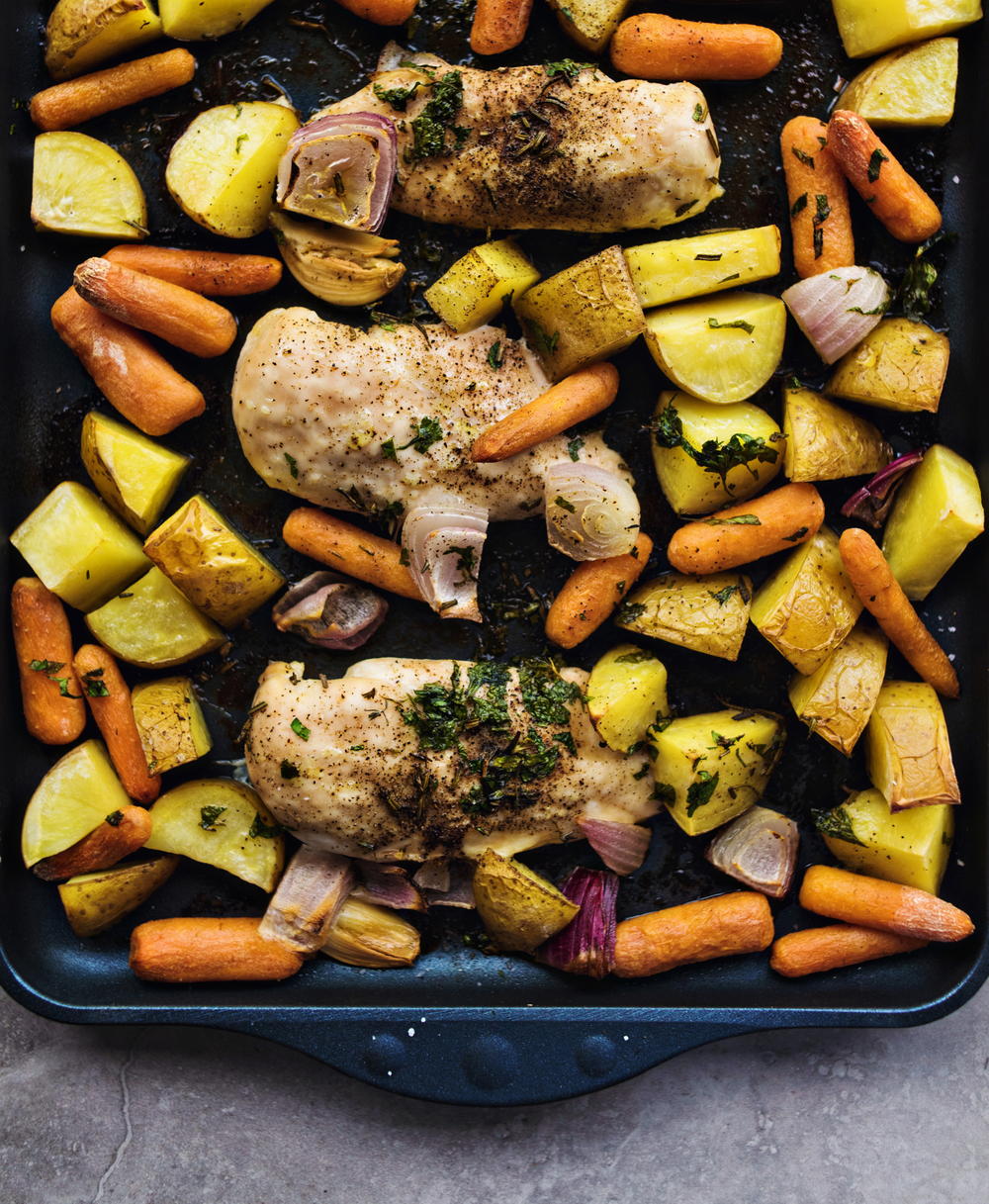One-Pan Chicken and Potatoes | RecipeLion.com