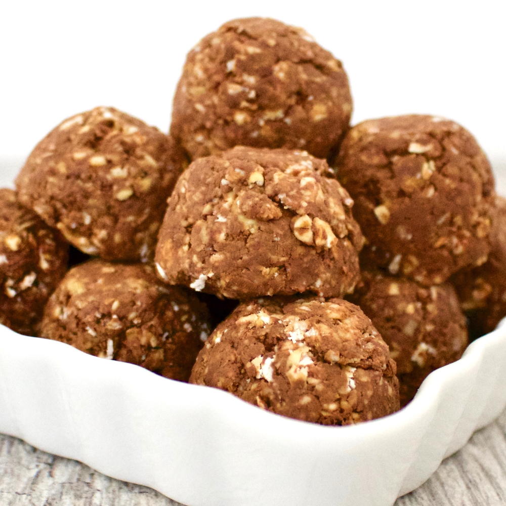 No-Bake Peanut Butter Chocolate Energy Bites | FaveHealthyRecipes.com