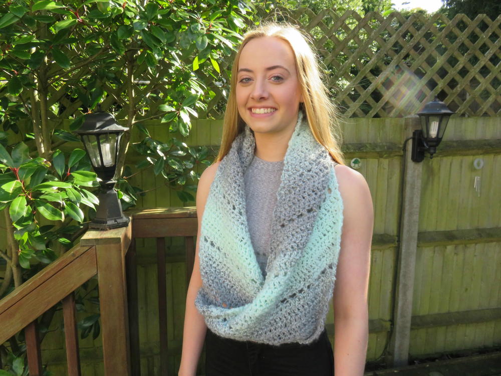 Spearmint Stars C2C Cowl | AllFreeCrochet.com