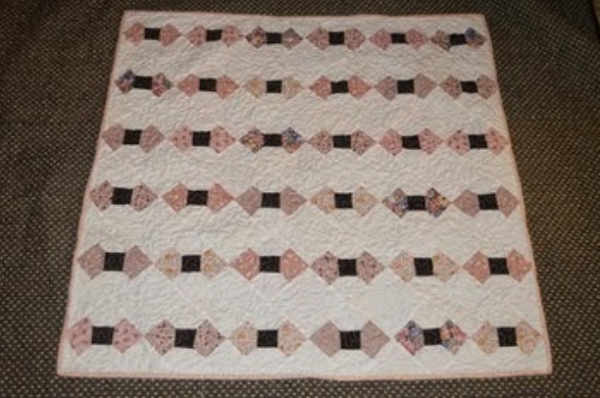 9 Beautiful Bow Tie Quilt Patterns | FaveQuilts.com