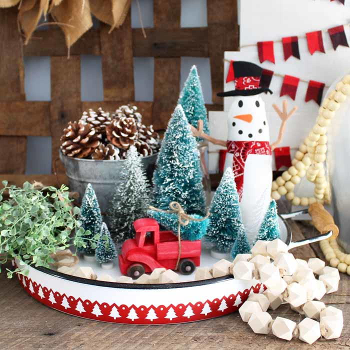 Farmhouse-Inspired DIY Christmas Tray | AllFreeChristmasCrafts.com