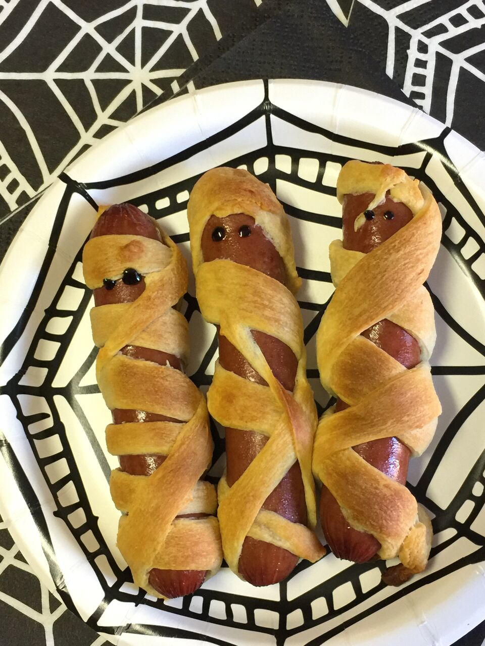 Morbid Mummy Dogs | RecipeLion.com