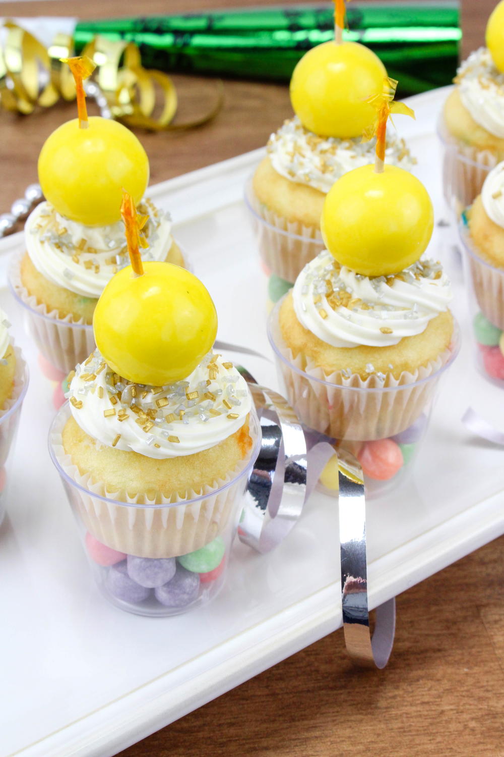 New Year's Eve Ball Drop Cupcakes | RecipeLion.com