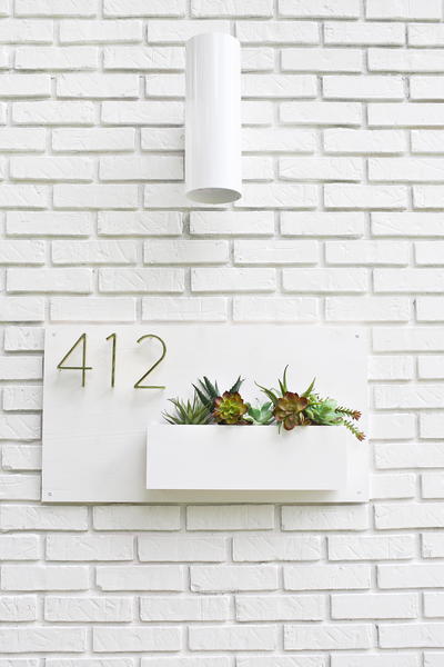 DIY Chic House Number Planter | DIYIdeaCenter.com