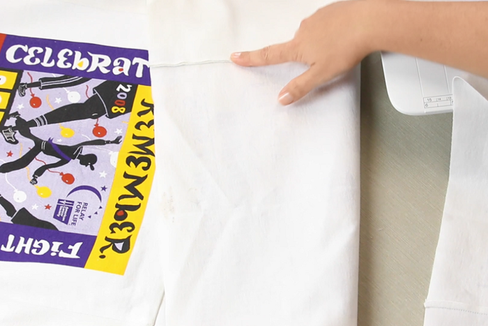 Easy T-Shirt Quilt (Video Tutorial) | FaveQuilts.com