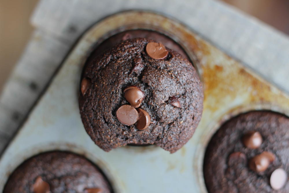 Super Healthy Fudgy Double Chocolate Muffins | RecipeLion.com