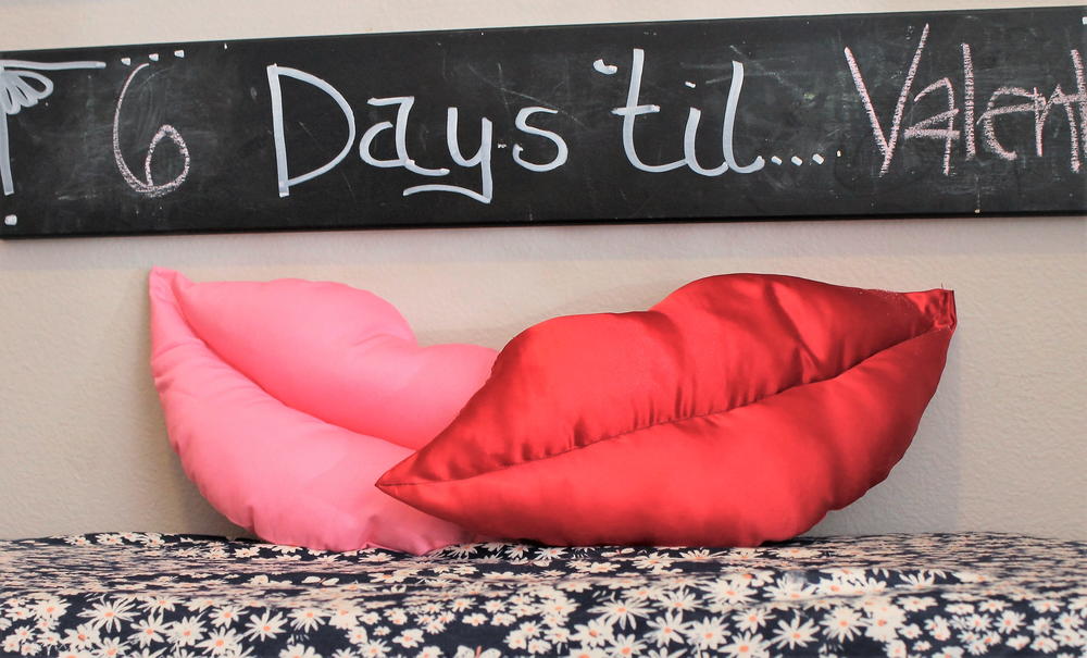 Kissy Lips Pillow | AllFreeSewing.com