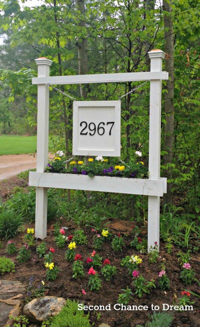 DIY House Number Sign and Planter | DIYIdeaCenter.com