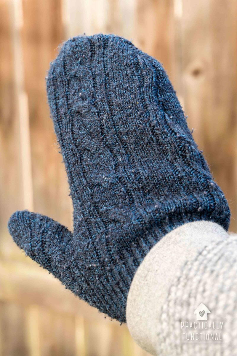 10-Minute Sweater Mittens | CheapThriftyLiving.com