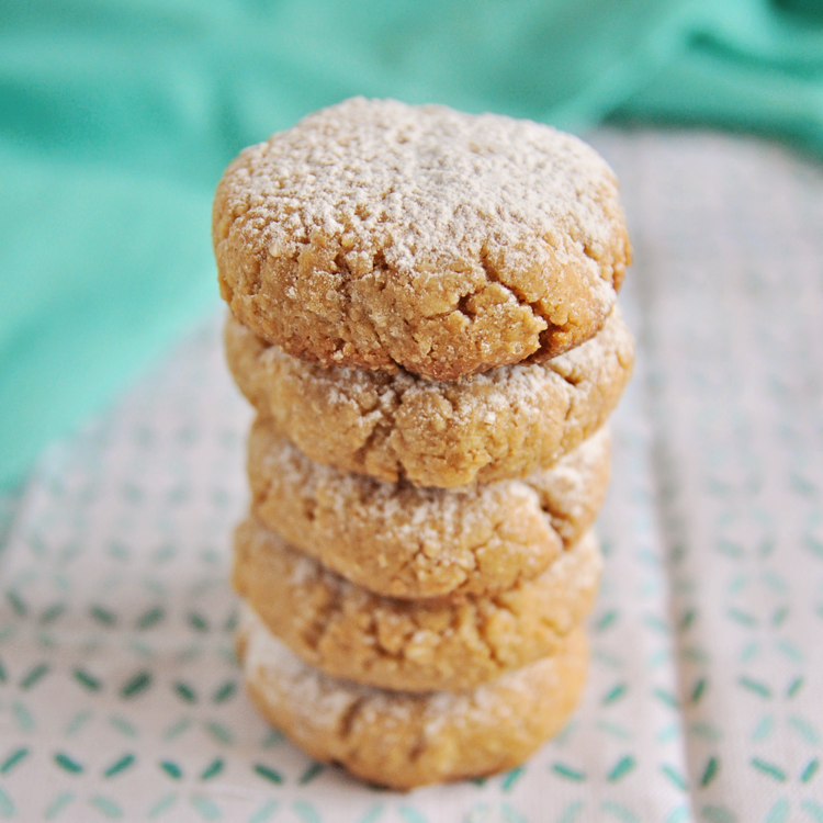 Spanish Almond Cookies | RecipeLion.com