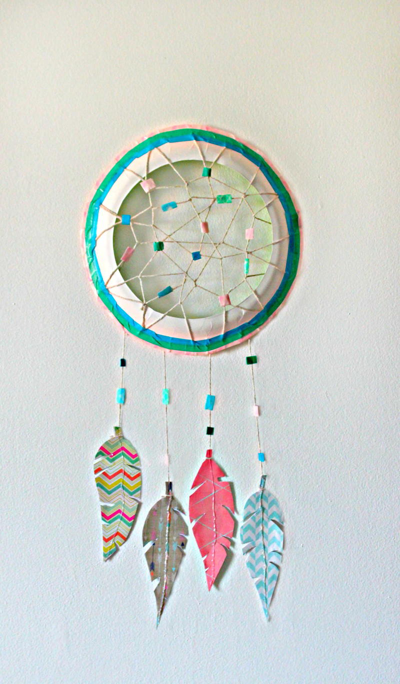 Paper Plate Dream Catcher | FaveCrafts.com