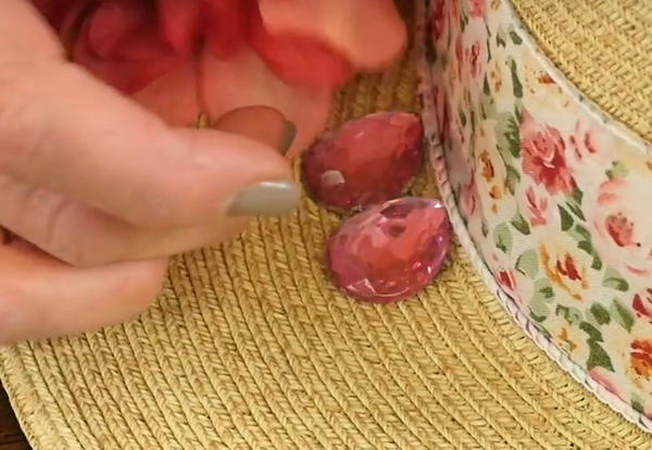 DIY Derby Hat | FaveCrafts.com