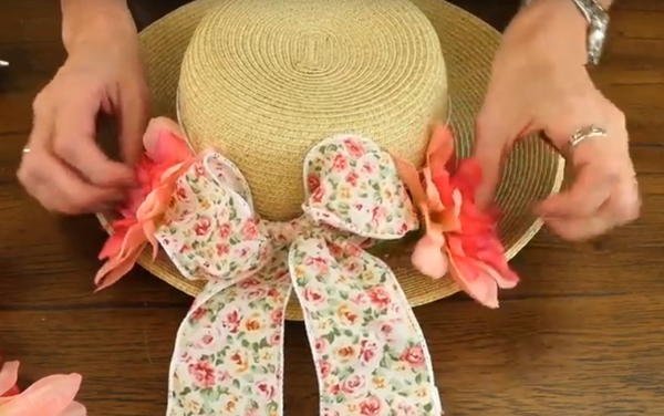 DIY Derby Hat | FaveCrafts.com