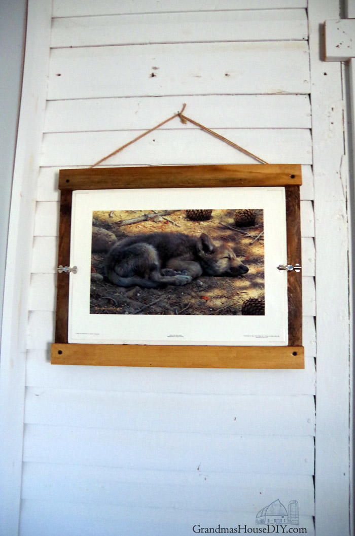 Farmhouse Picture Frame | DIYIdeaCenter.com
