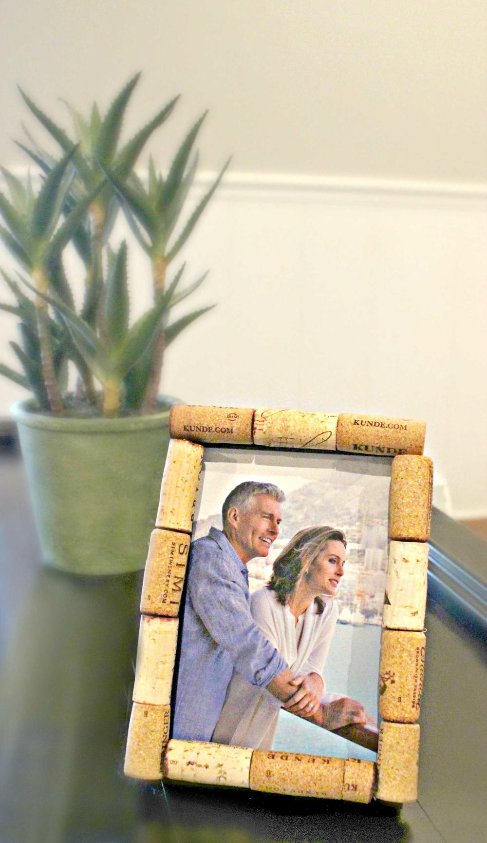 Wine Cork Frame | FaveCrafts.com