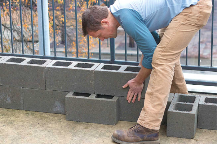 Cinder Block Planter Wall DIY | DIYIdeaCenter.com