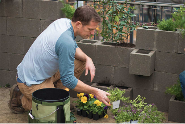 Cinder Block Planter Wall DIY | DIYIdeaCenter.com